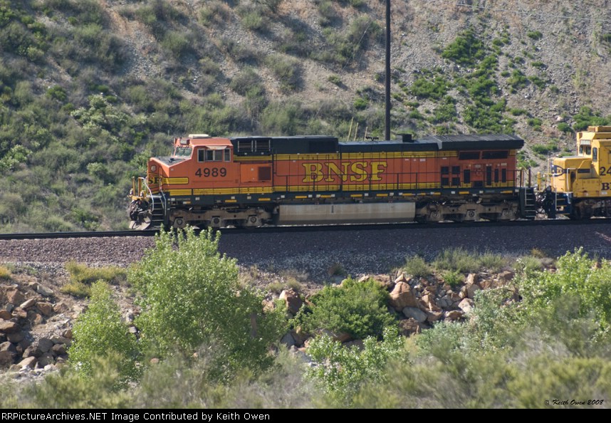 BNSF 4989
